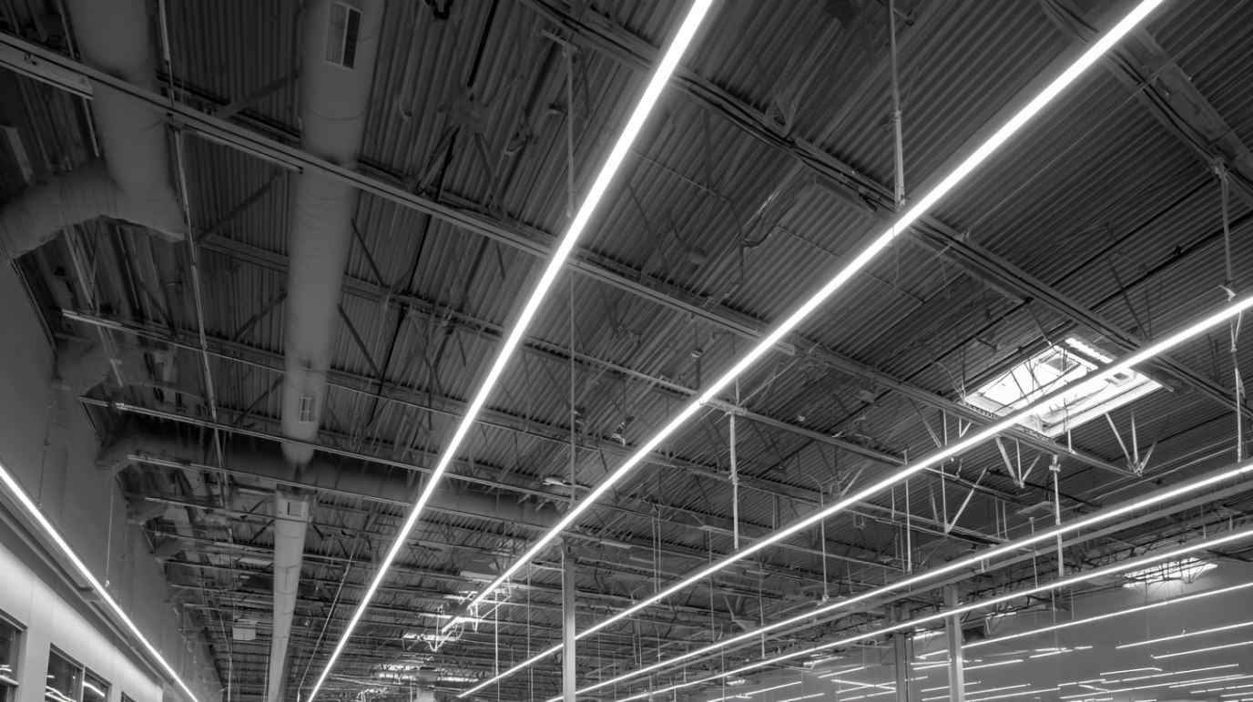 Kuyini Ukukhanyisa Okuqondile Futhi Kungani Kusetshenziswa Kakhulu Namuhla?